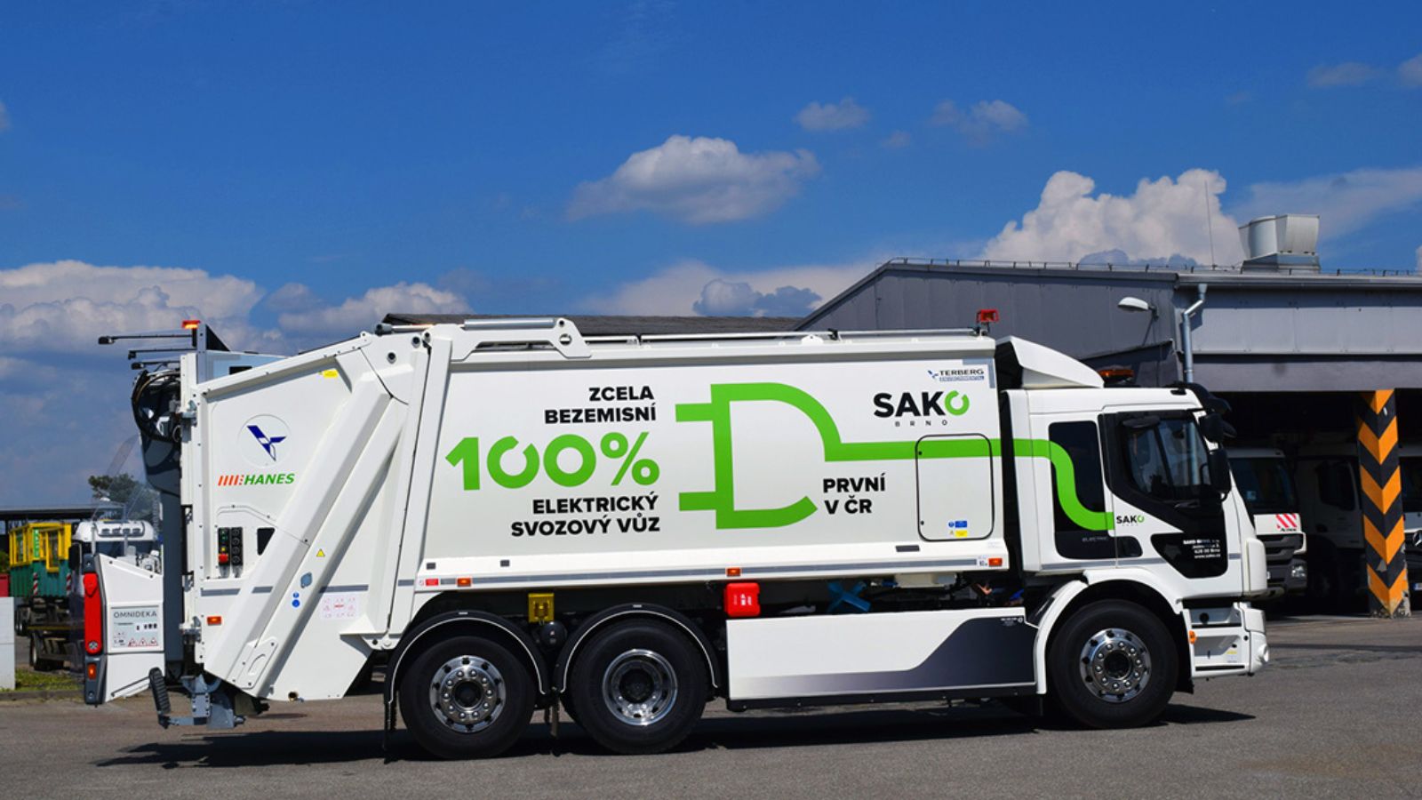 Czech's First Electric Garbage Truck: No Need to Wake the Neighborhood!