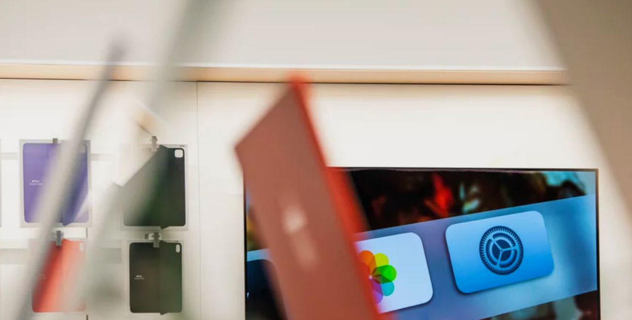GALLERY: Czechia's First Apple Premium Partner Store Opens in Prague ...