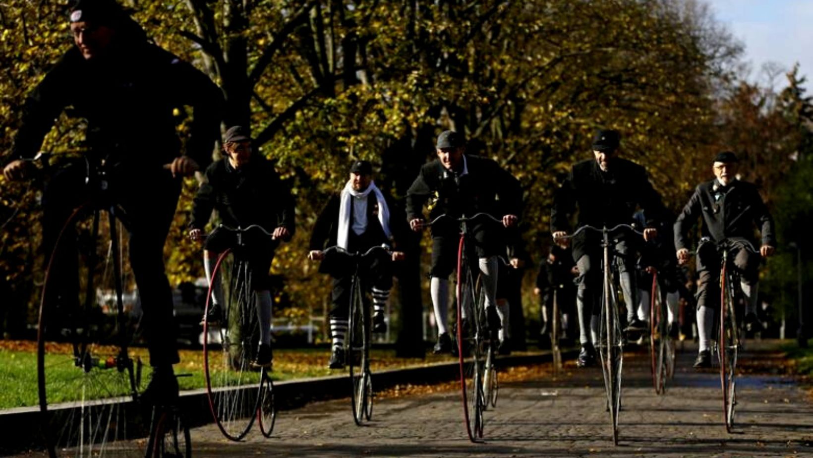 GALLERY: The Annual Penny Farthing Race in Prague