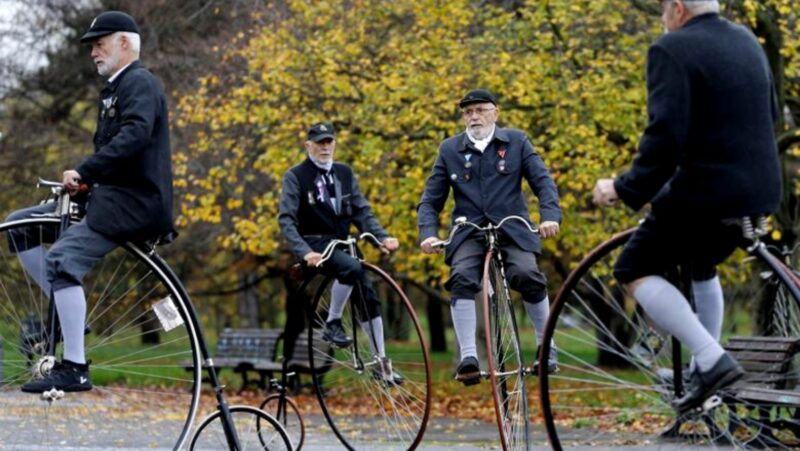 GALLERY: The Annual Penny Farthing Race in Prague