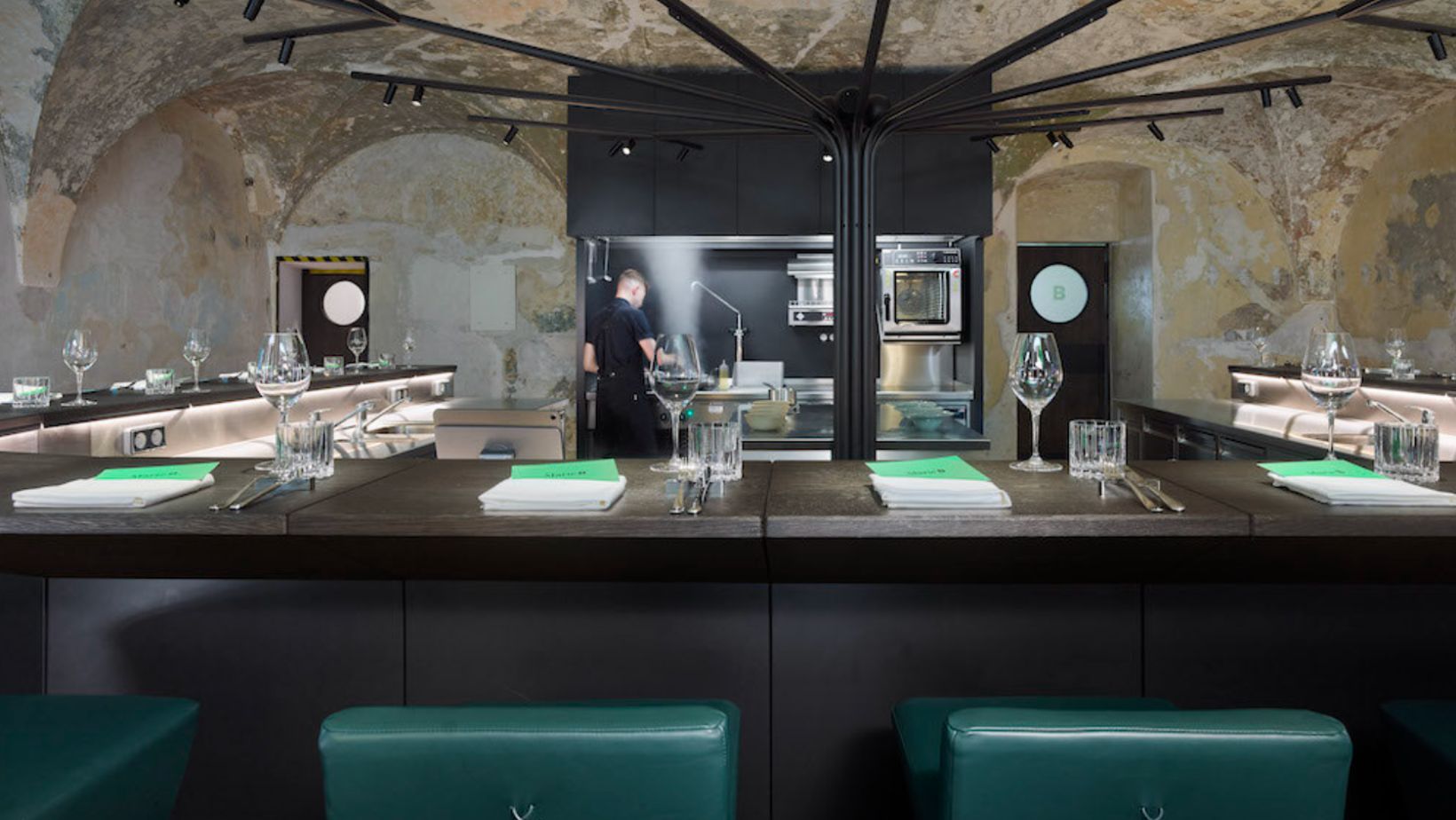 No-Menu and All-Creativity: Michelin Team Opens New "Pub" in Prague