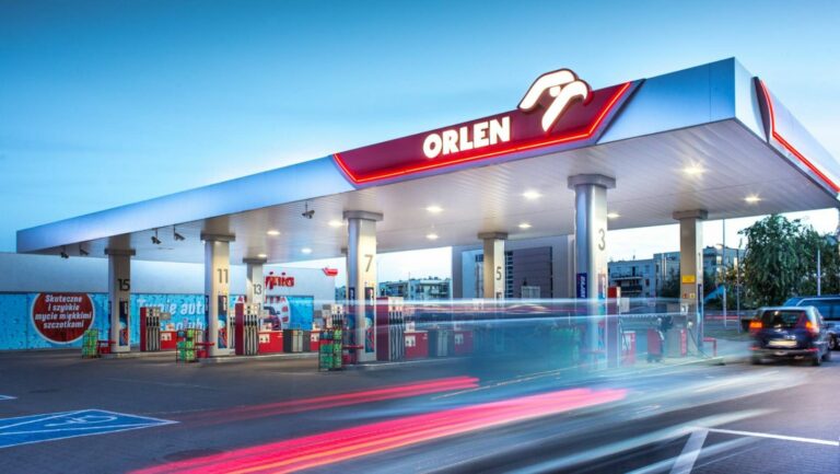 ‘They Are Purchasing Everything’ – Czech Drivers Flood Polish Gas ...